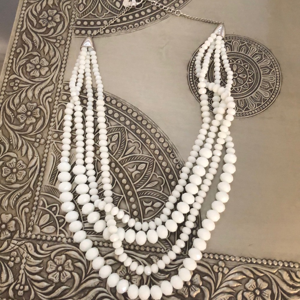 White 4 String Beautiful Bead Necklace - Gem